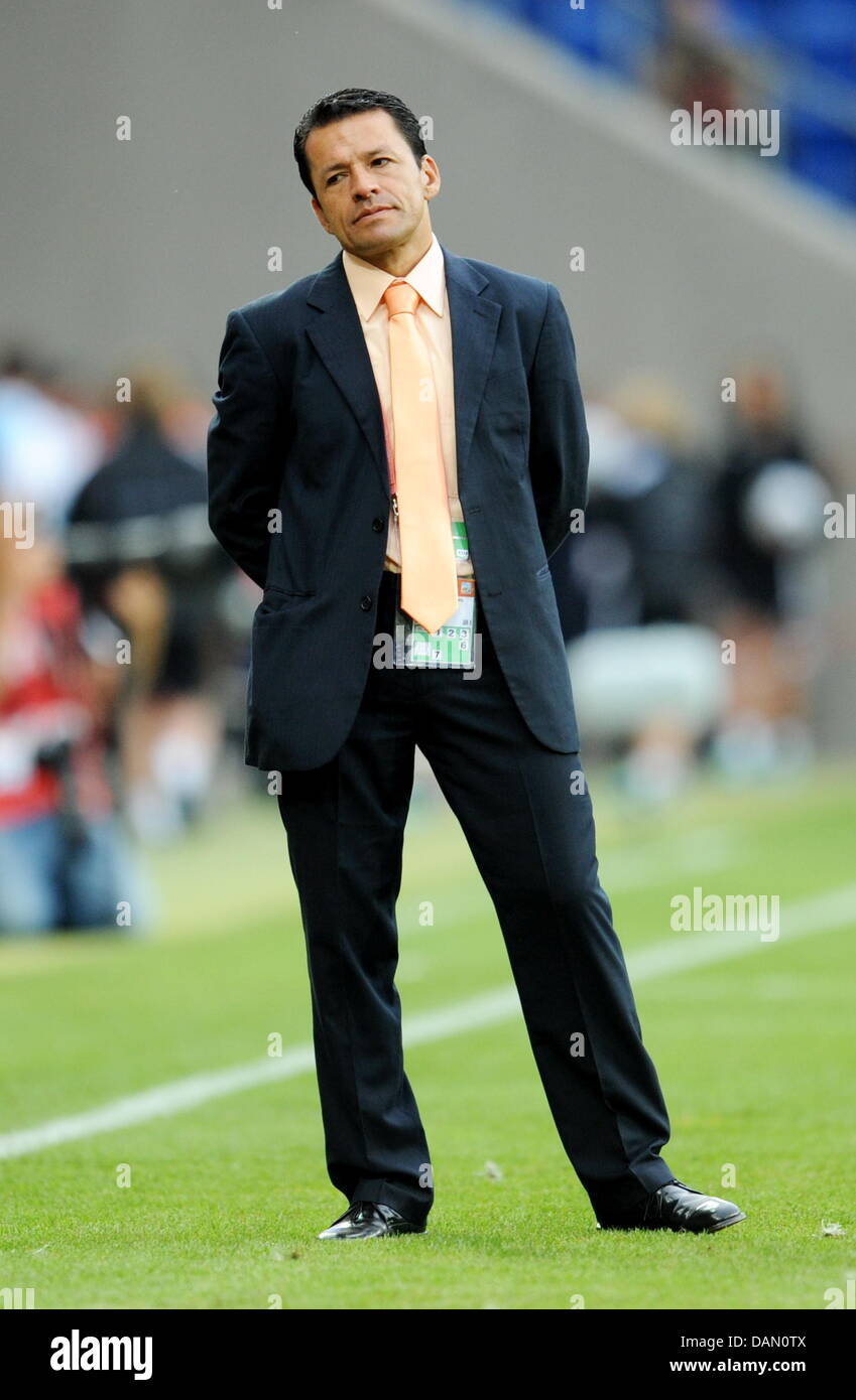 Head coach of Colombia Ricardo Rozo during the Group C match USA ...