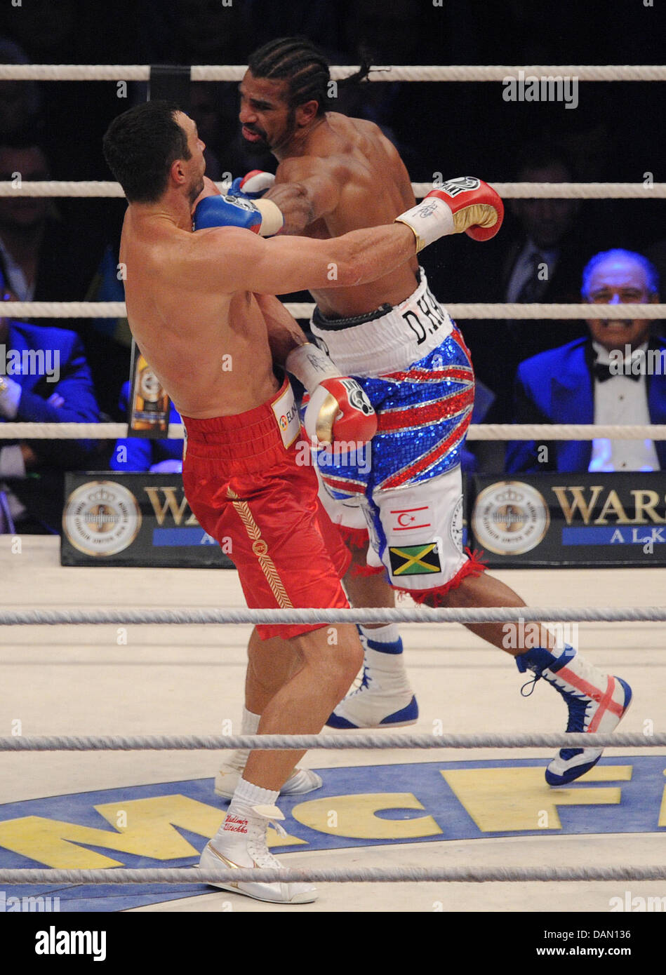 Heavyweight boxer Wladimir Klitschko from Ukraine (L) and Britain's ...