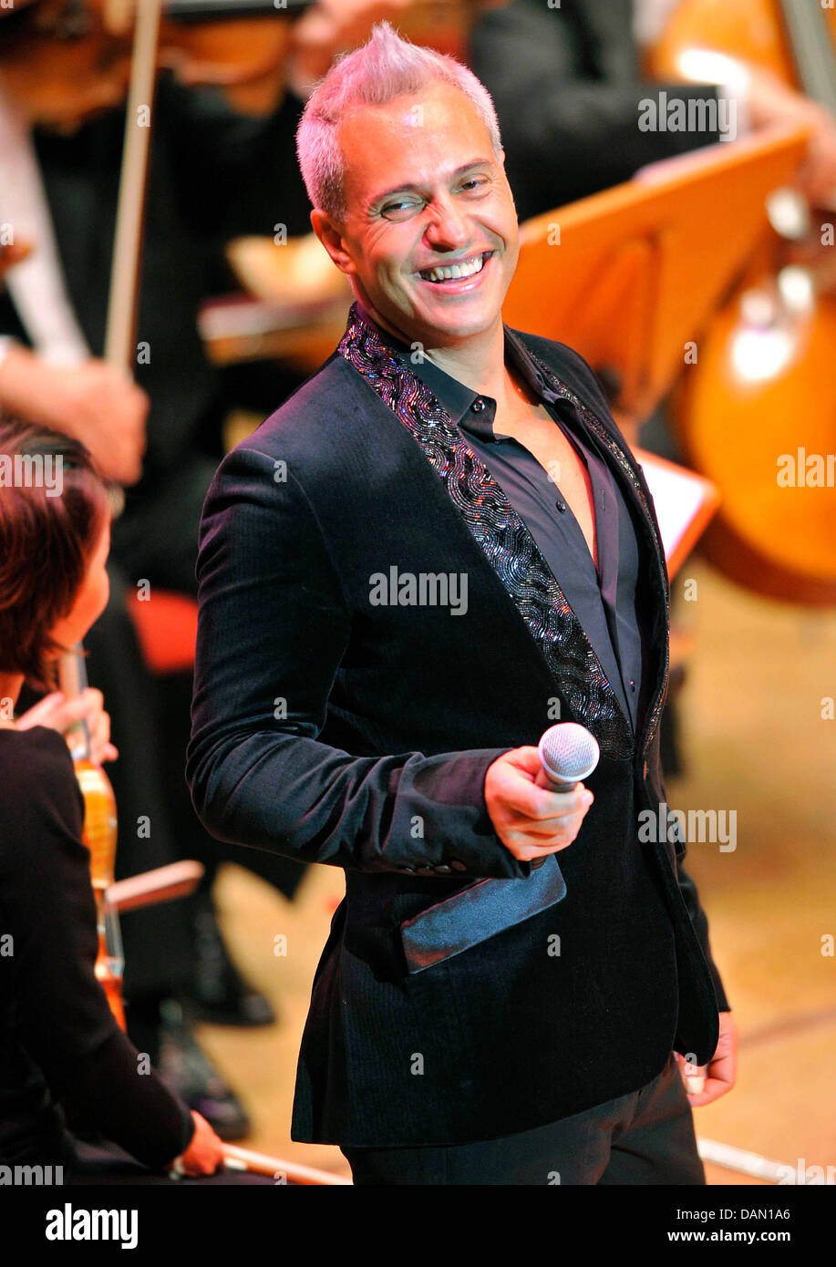 Who is a bass baritone hi-res stock photography and images - Alamy