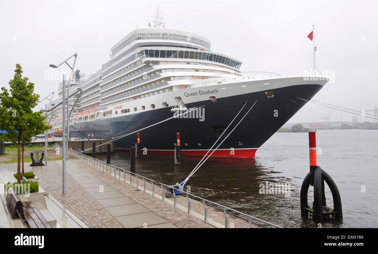The British ocean liner 'Queen Elizabeth' arrives for the first time at ...