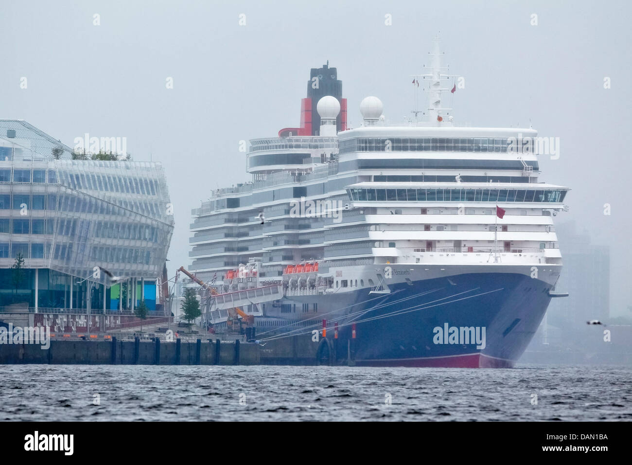 The British ocean liner 'Queen Elizabeth' arrives for the first time at ...