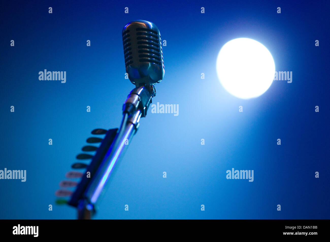 Microphone stands hi-res stock photography and images - Alamy