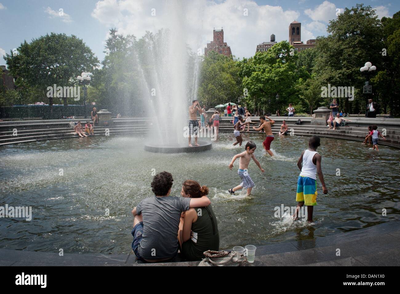 New york brooklyn park fountain hi-res stock photography and images - Alamy