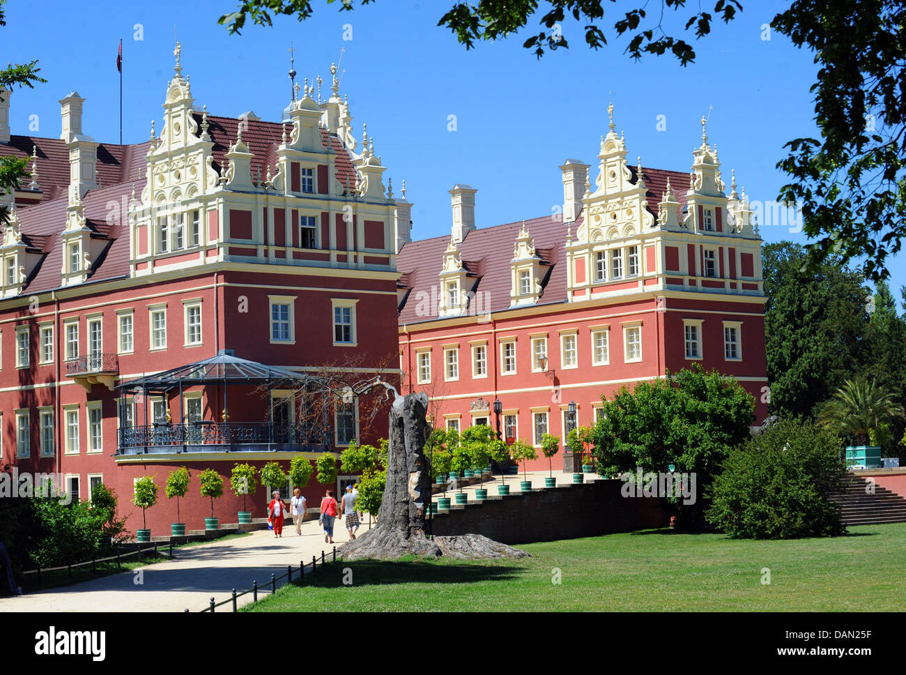 Tourists walk through Muskau Park to the Neues Schloss (New Palace) in ...