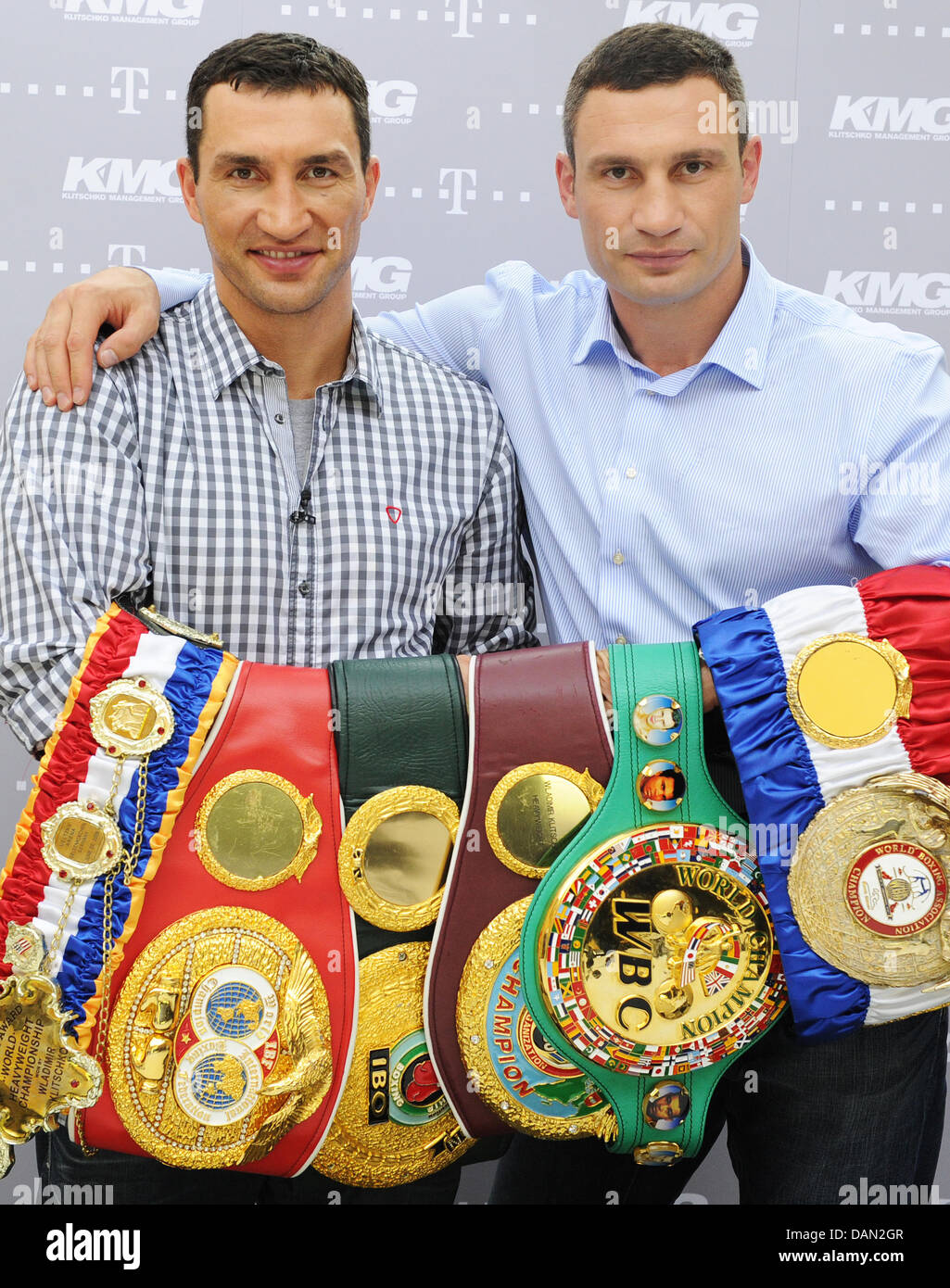 Ukranian heavyweight boxers Wladimir (L) and Vitali Klitschko present ...