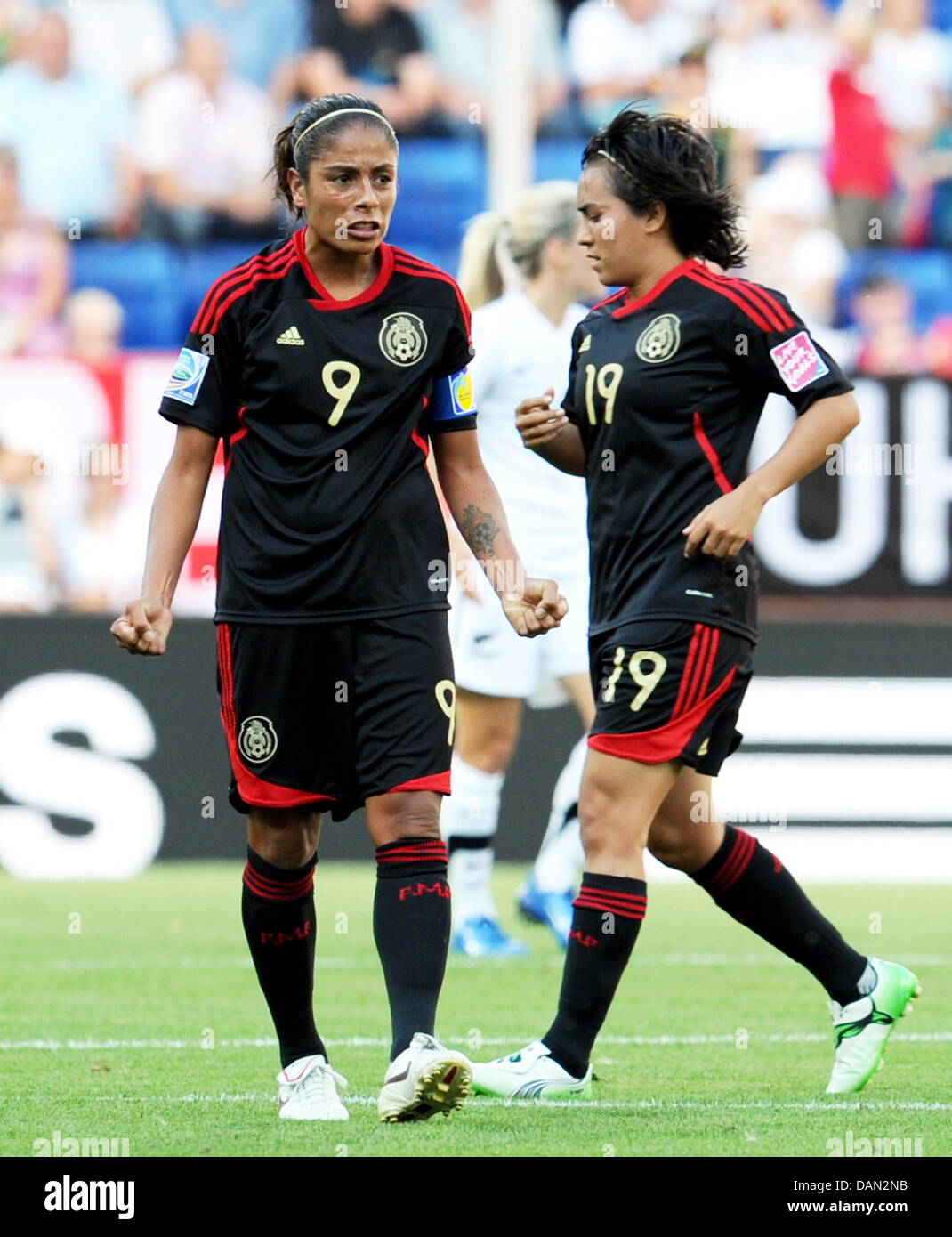 Maribel Dominguez (l) of Mexiko celebrates her 0-2 goal with team-mate ...