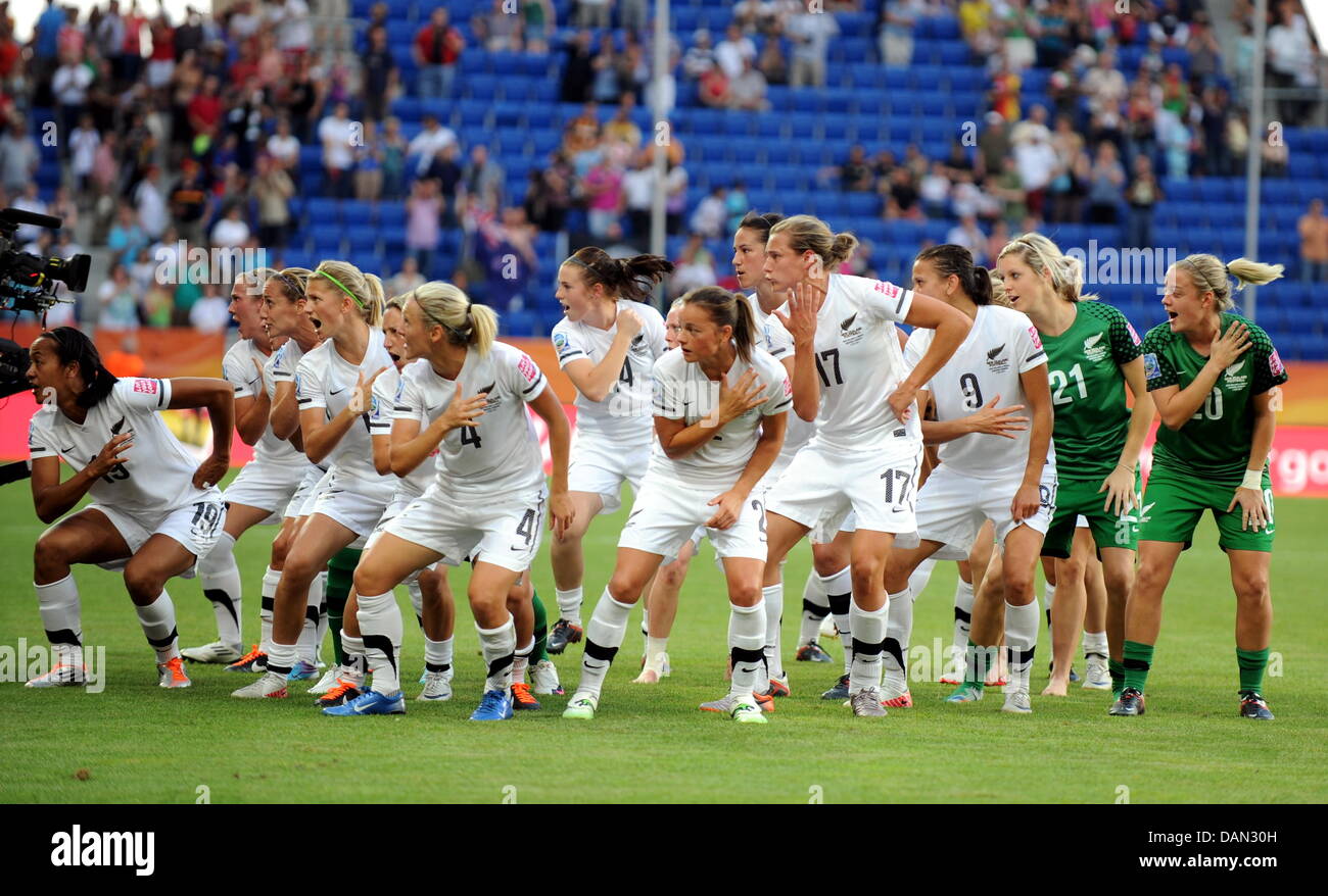 Haka dance soccer hi-res stock photography and images - Alamy
