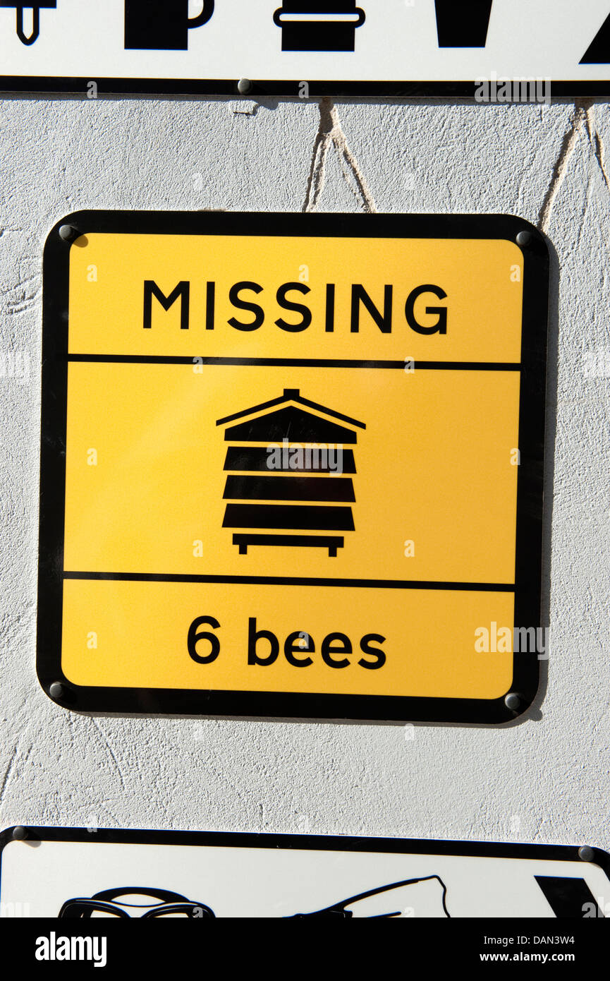 Bee warning sign hi-res stock photography and images - Alamy