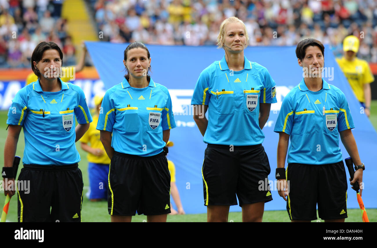 German referees Katrin Rafalski (l), Bibiana Steinhaus (2nd right ...