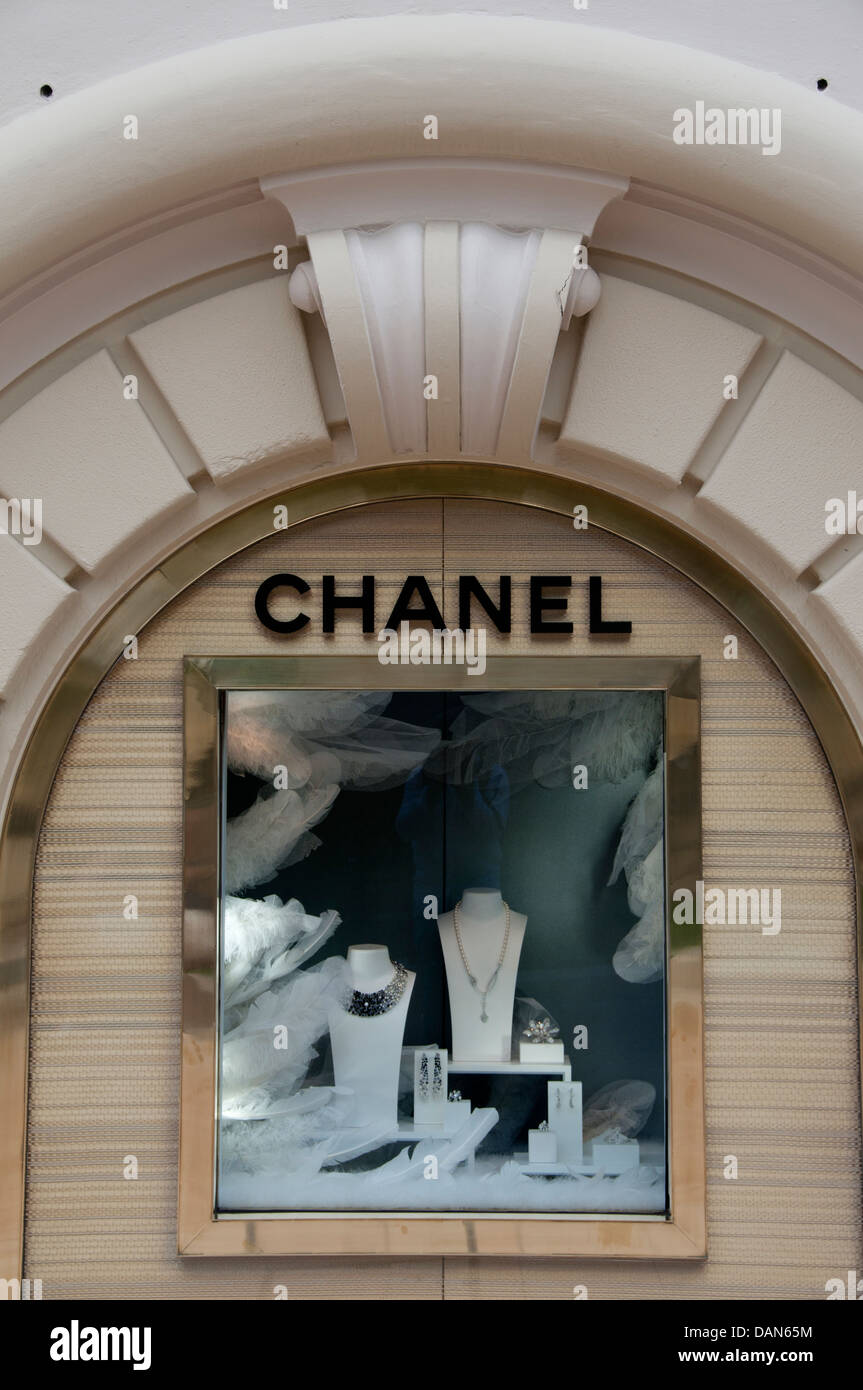 Jewels hi-res stock photography and images - Alamy