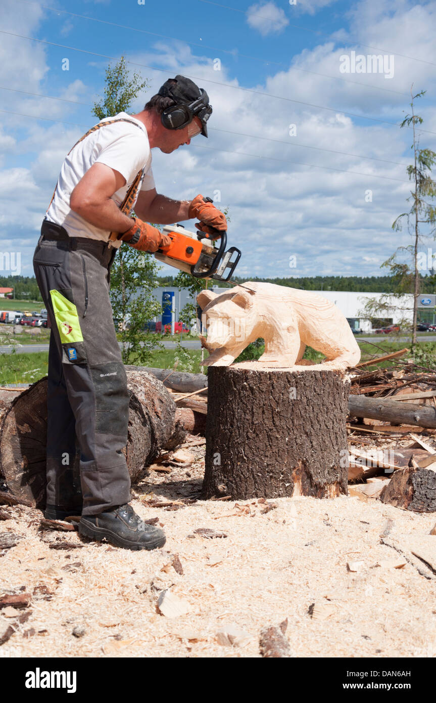 Chainsaw artist hi-res stock photography and images - Alamy