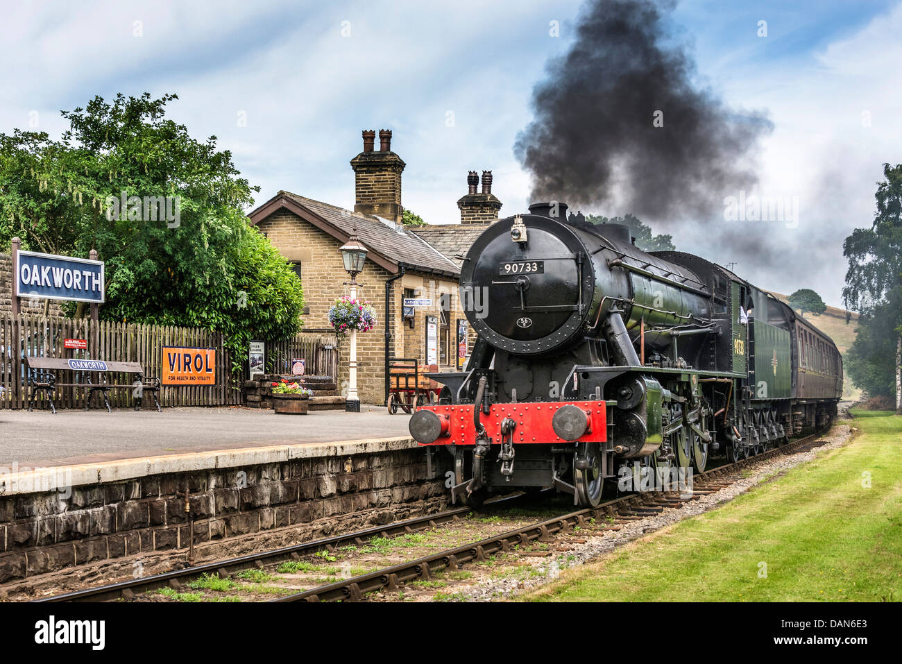 The railway children hi-res stock photography and images - Alamy