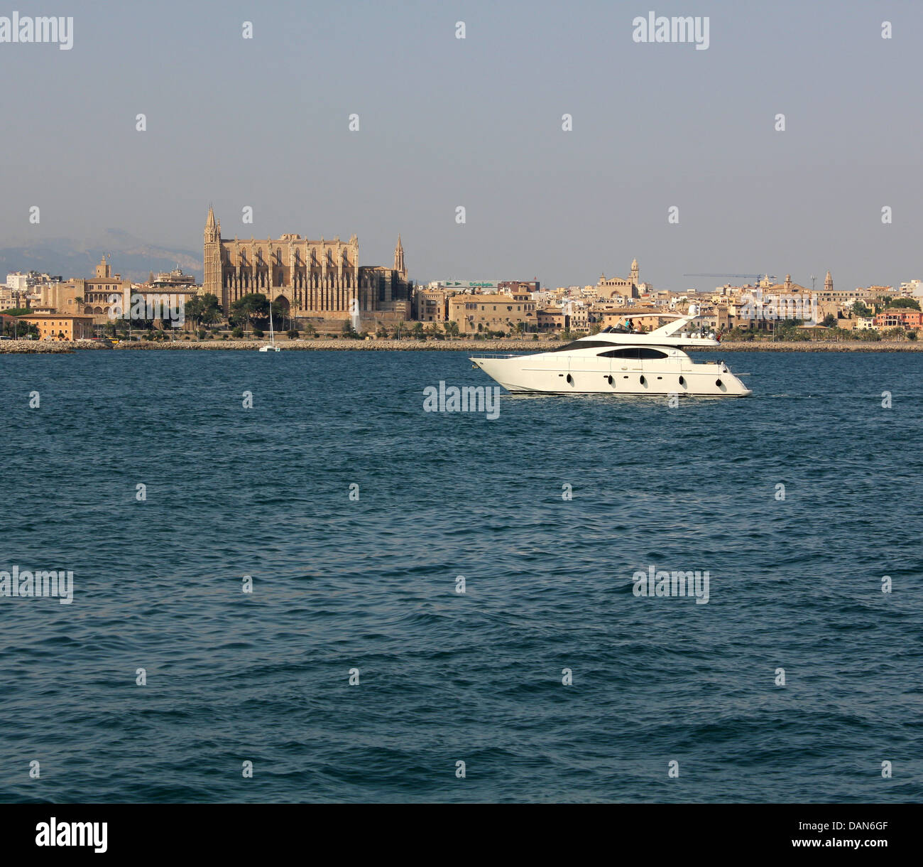 Motor yacht returning to port / marina with Palma historic gothic ...
