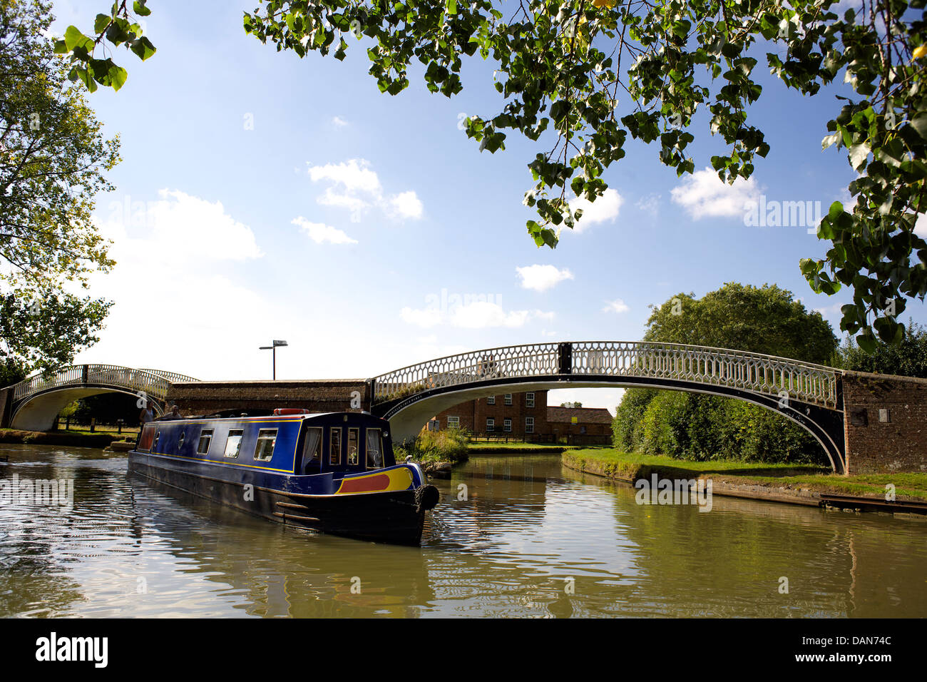 Junction canal narrowboat hi-res stock photography and images - Alamy