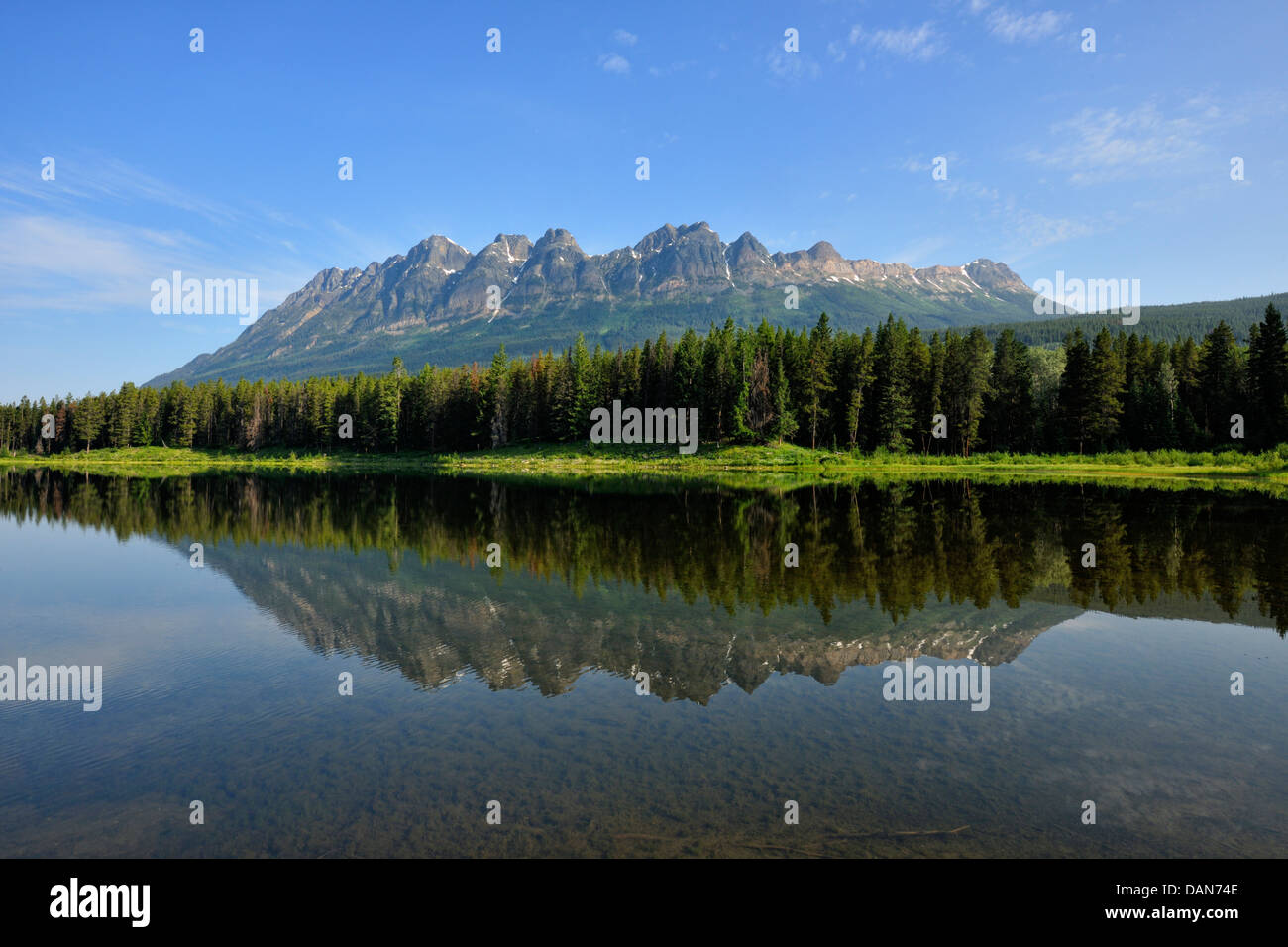 Yellowhead lake hi-res stock photography and images - Alamy