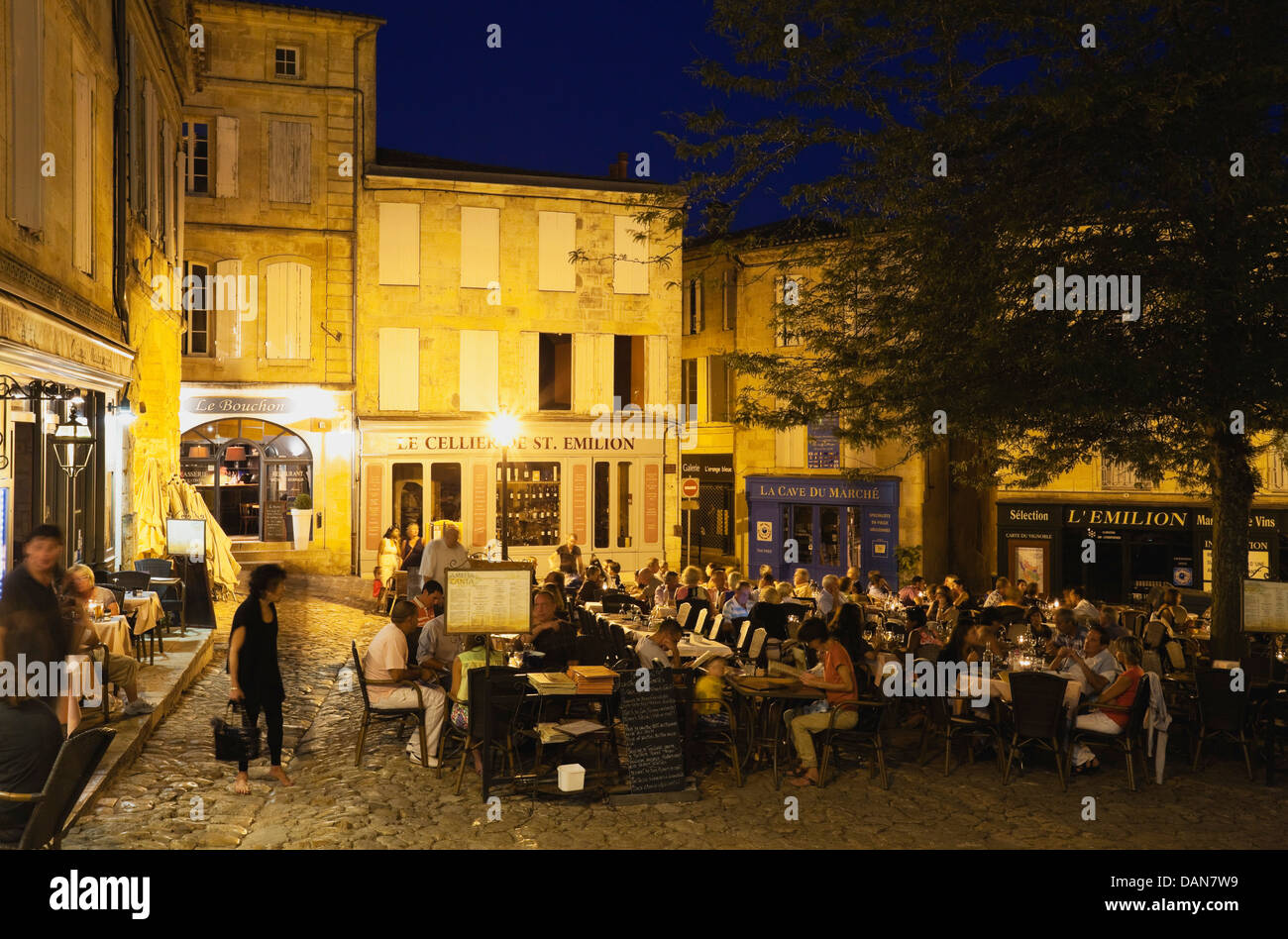 France, Pavement cafe at Saint Emilion Stock Photo - Alamy