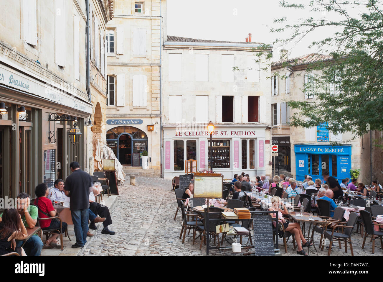 Pavement cafe at saint emilion hi-res stock photography and images - Alamy
