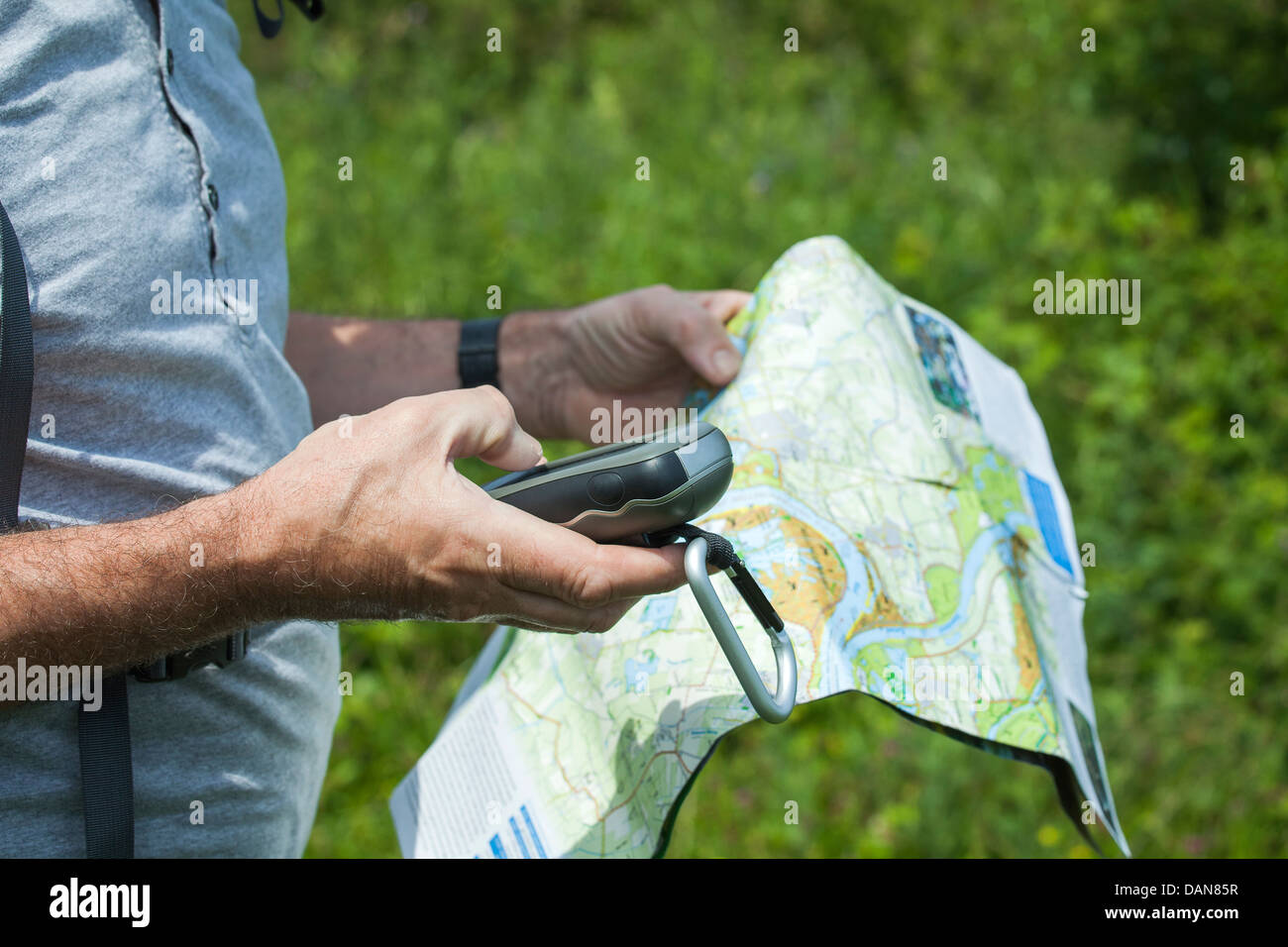 Handheld map hi-res stock photography and images - Alamy