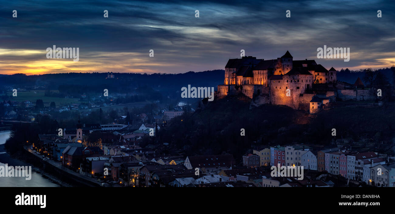Burghausen castle bavaria night hi-res stock photography and images - Alamy