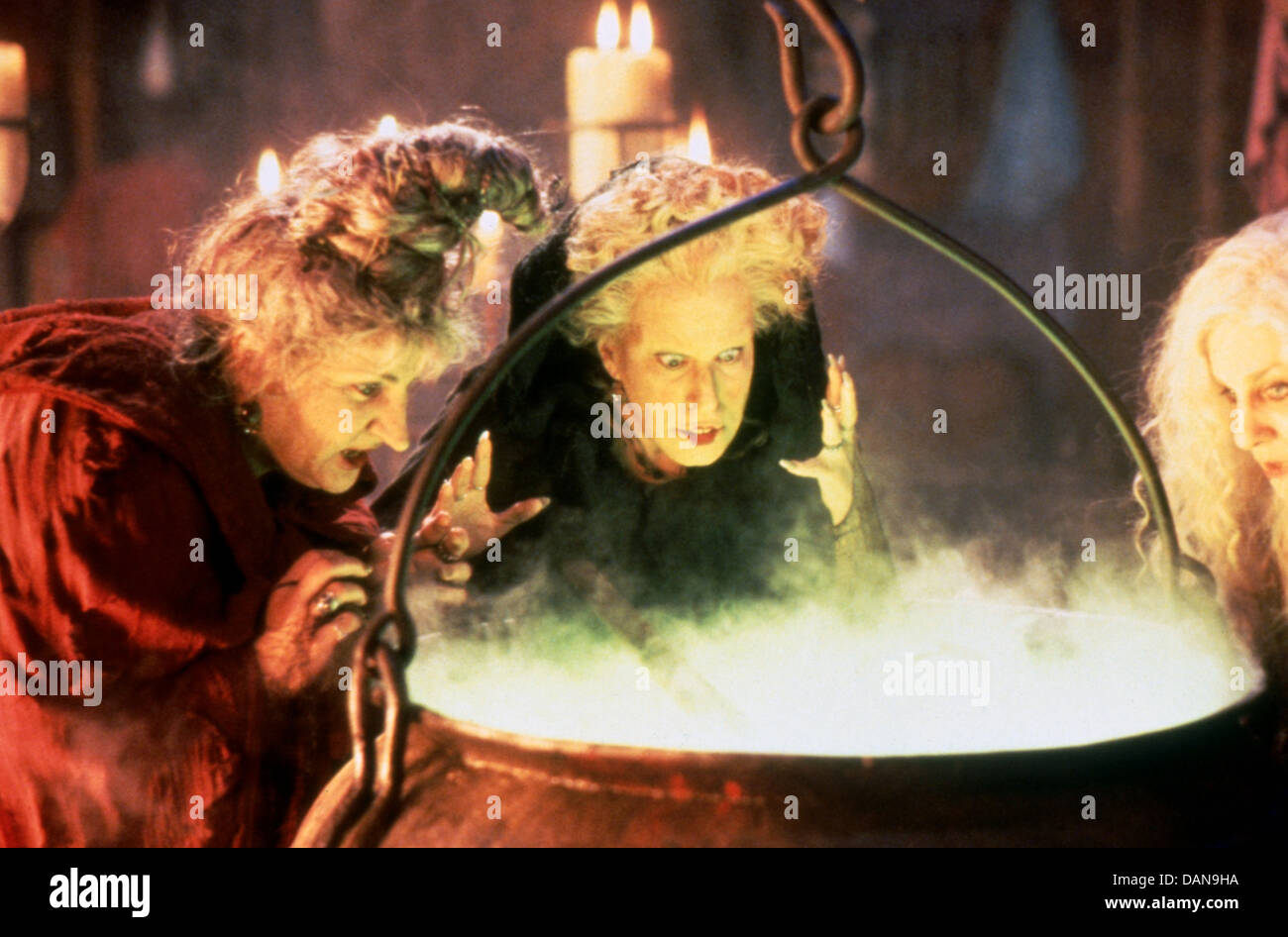 Hocus pocus bette midler hi-res stock photography and images - Alamy