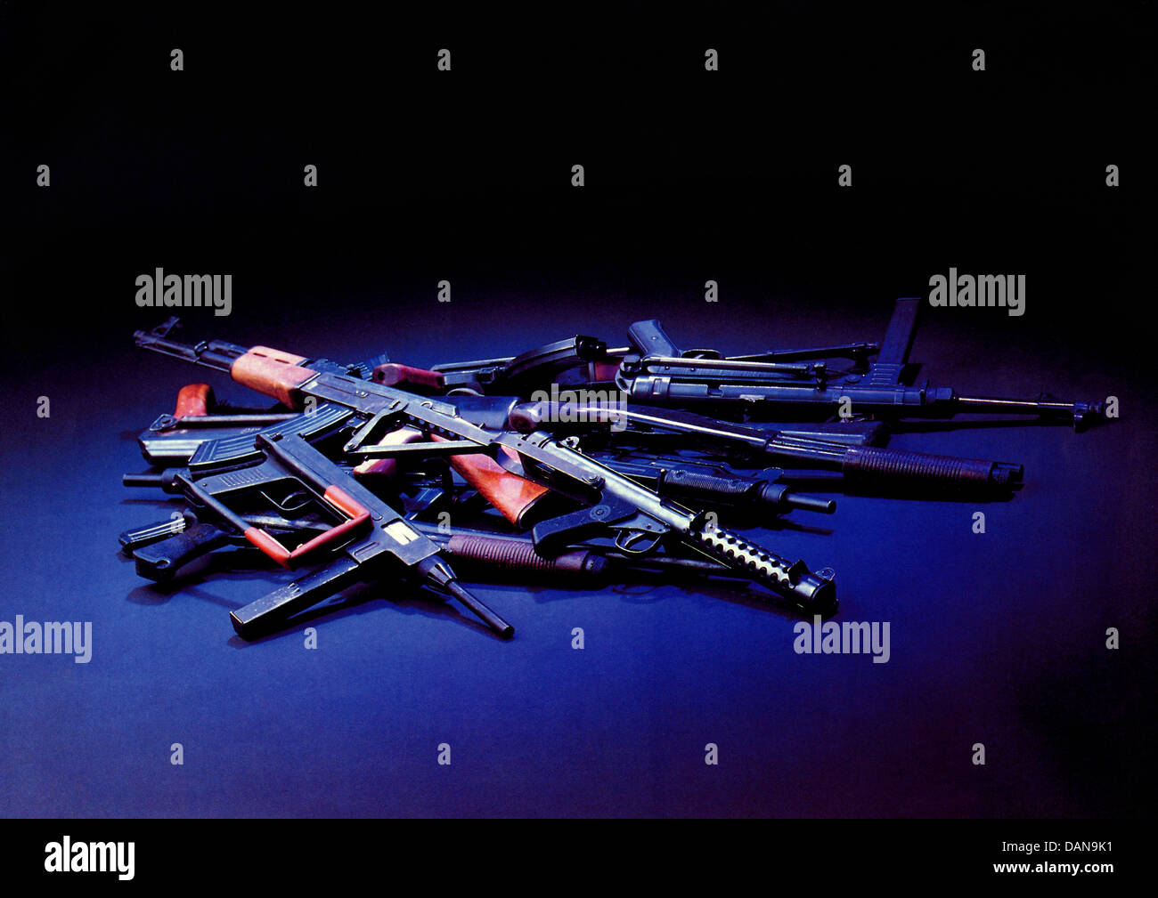 THE GUNRUNNER (1989) KEVIN COSTNER, NARDO CASTILLO (DIR) GNRN 003 ...