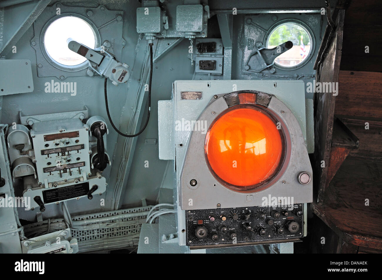 Warship radar hi-res stock photography and images - Alamy