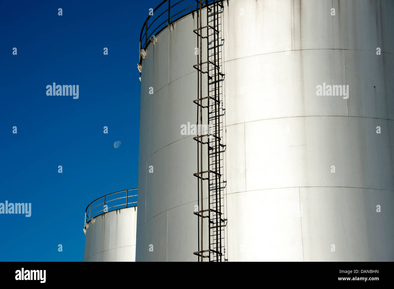 Blue storage tanks hi-res stock photography and images - Alamy