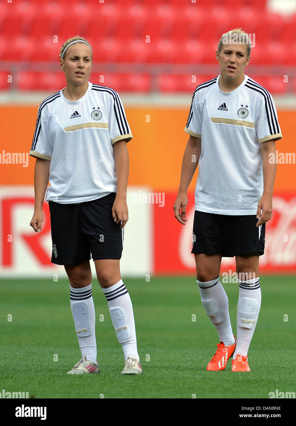 Germany's Jennifer Cramer (L-R) and Lusia Wensing take part in a ...