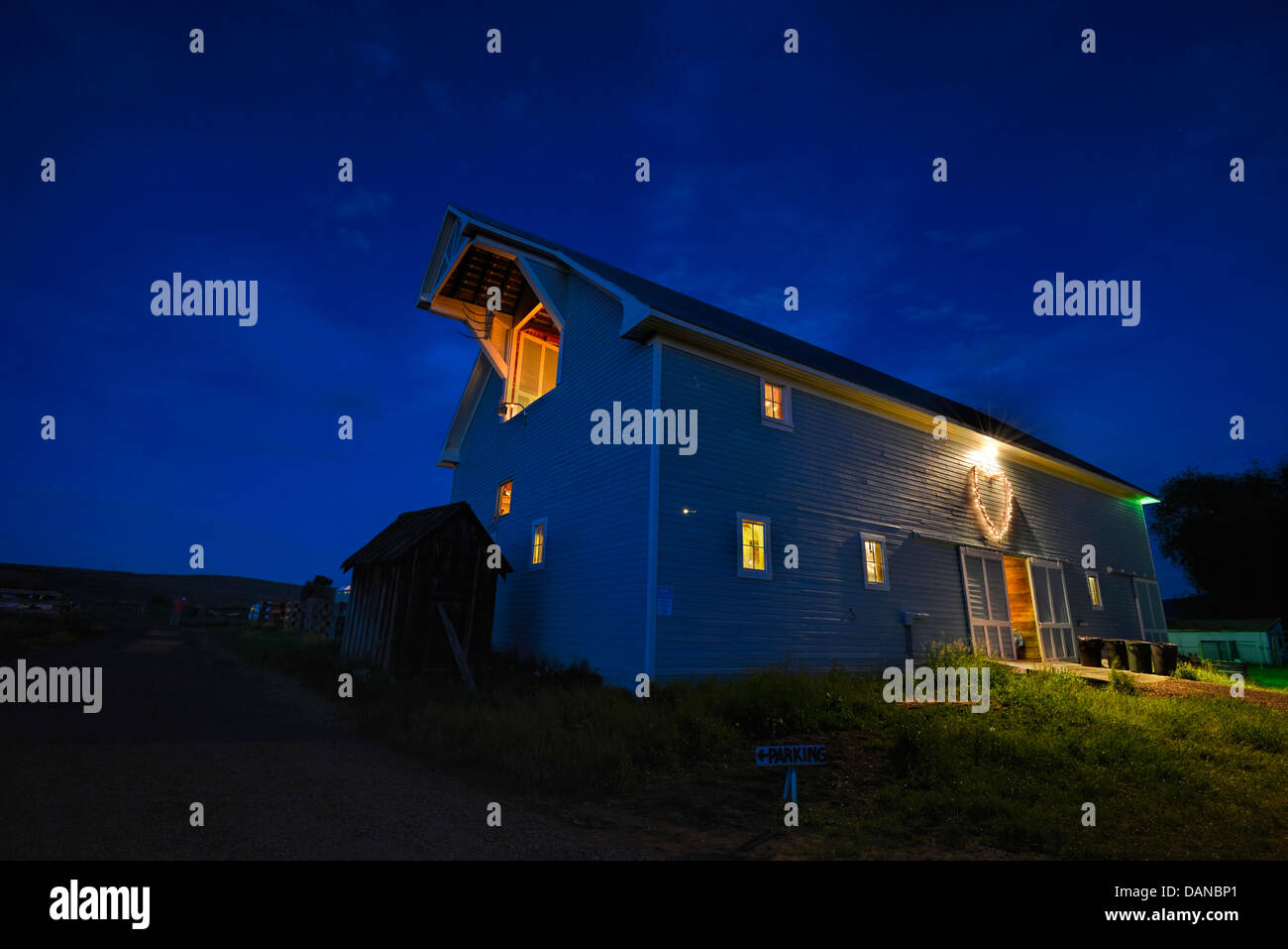 Barn used for weddings on a farm in Eastern Oregon Stock Photo - Alamy
