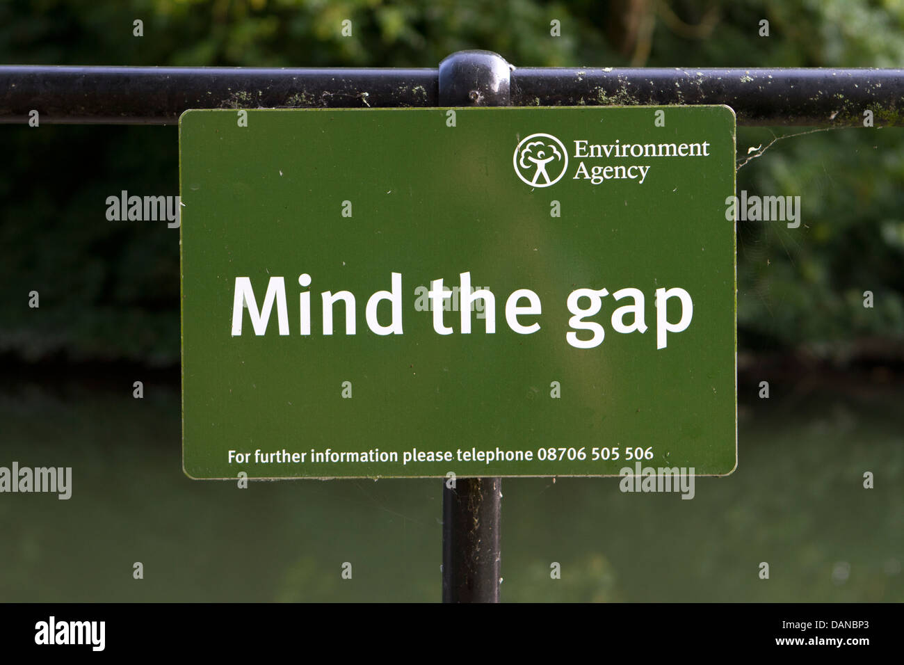 Mind the gap sign hi-res stock photography and images - Alamy
