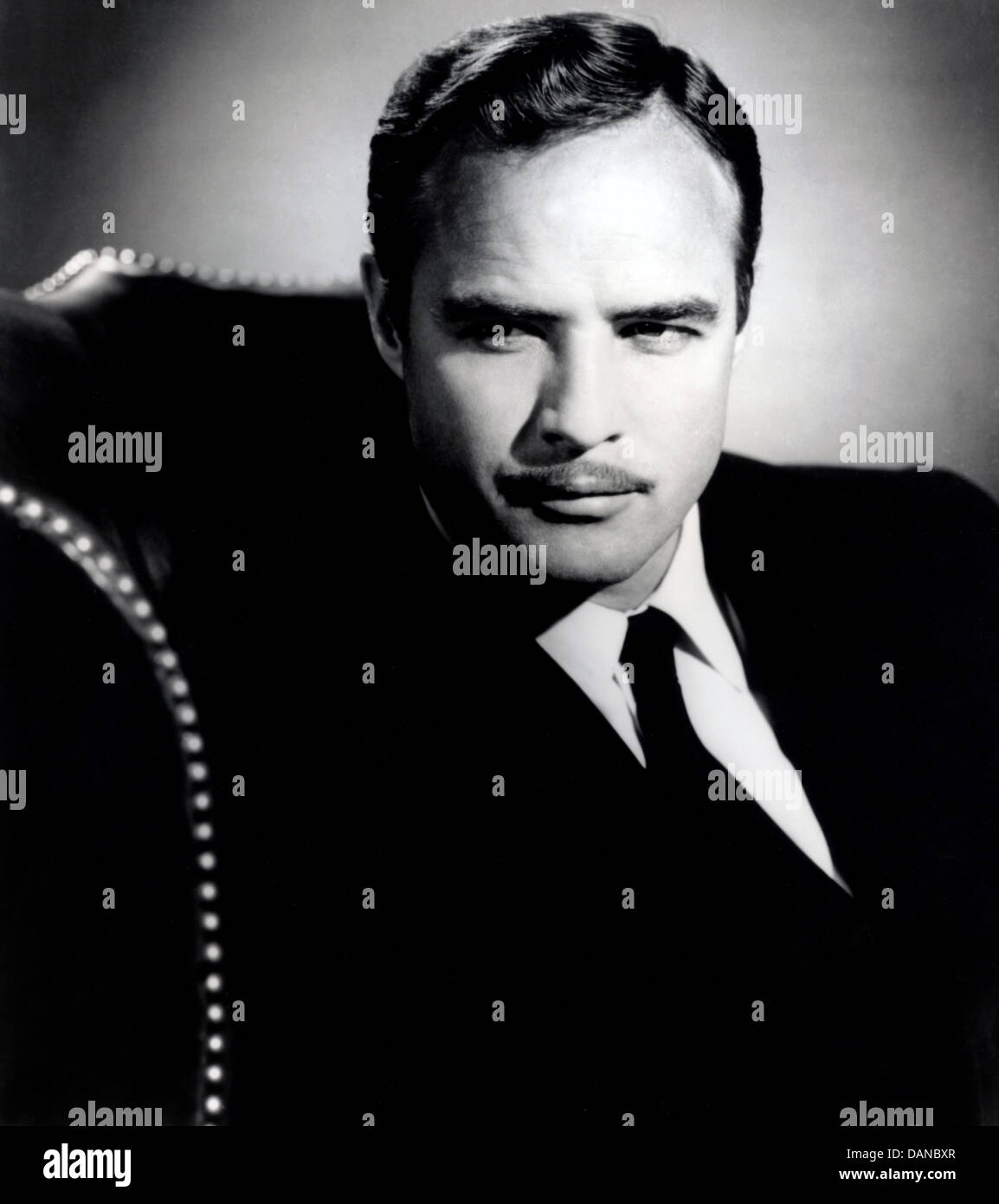 THE UGLY AMERICAN (1962) MARLON BRANDO, GEORGE ENGLUND (DIR) UGAM 004 ...