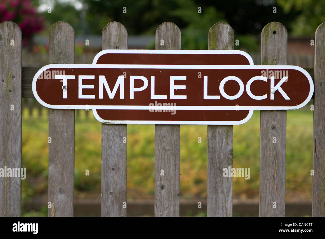 River lock sign hi-res stock photography and images - Alamy