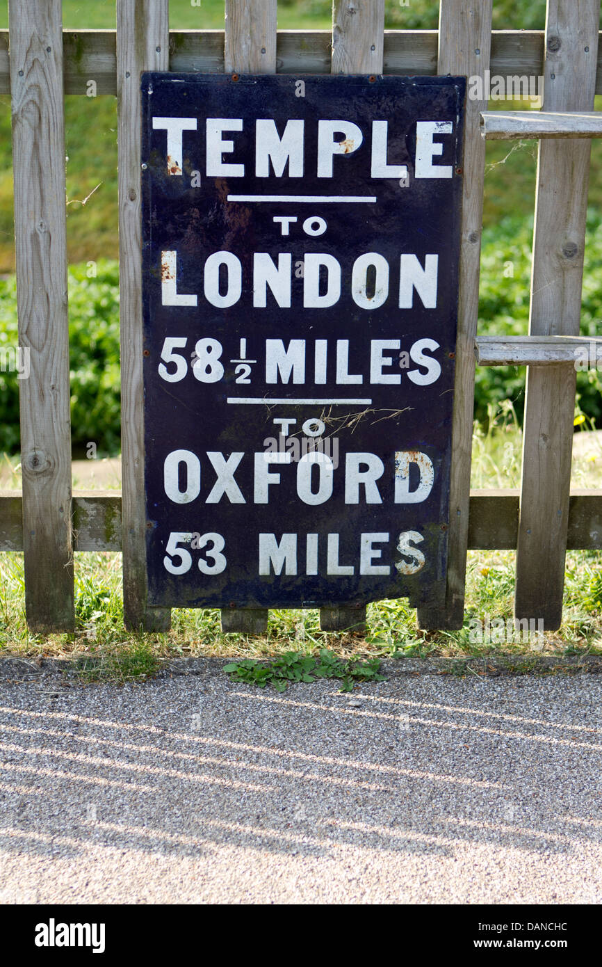 Temple lock hi-res stock photography and images - Alamy