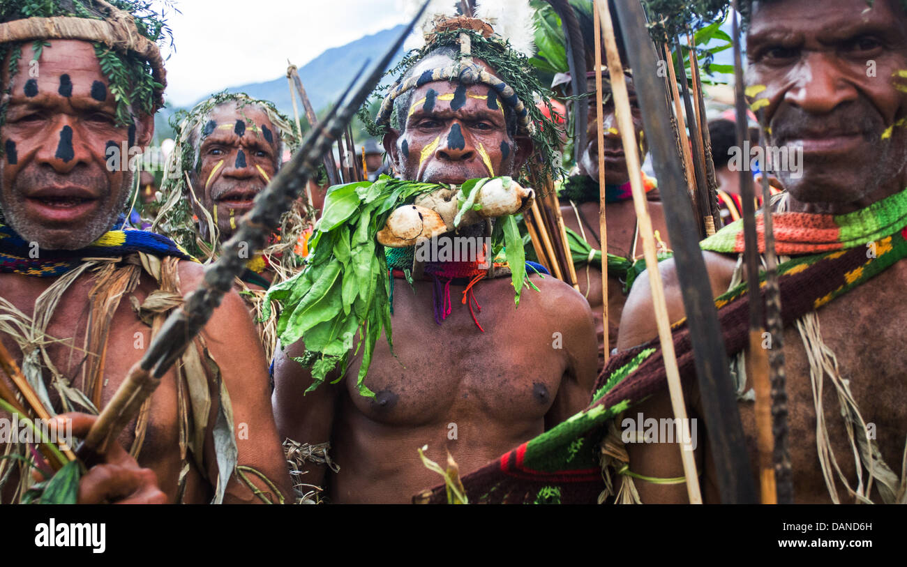 Tribesmen hi-res stock photography and images - Alamy