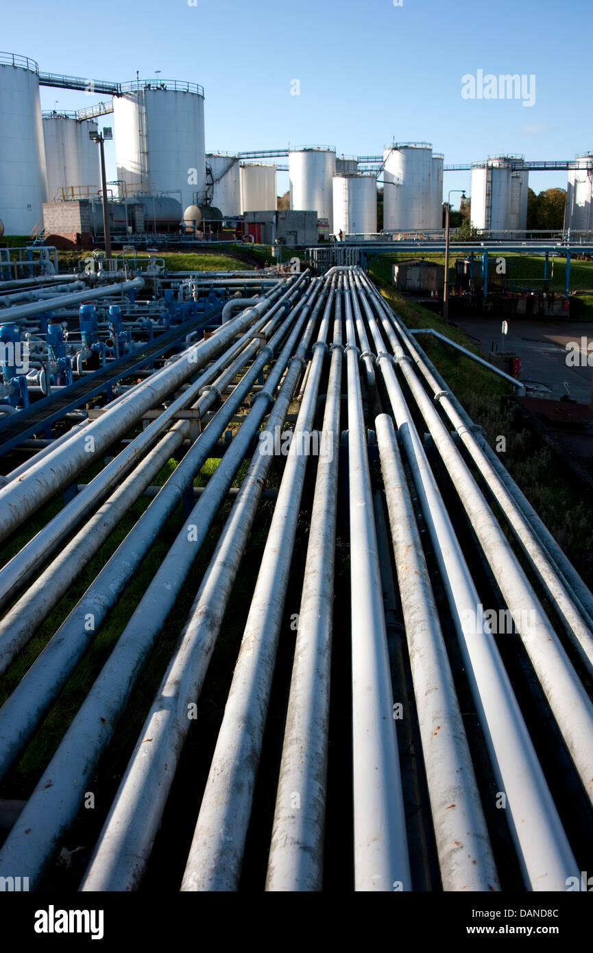 Steel oil pipelines at refinery Stock Photo - Alamy