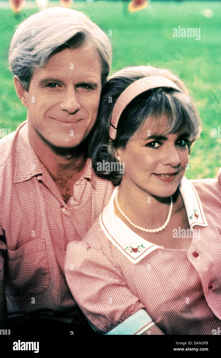 MEET THE APPLEGATES (1990) ED BEGLEY JR, STOCKARD CHANNING, MICHAEL ...