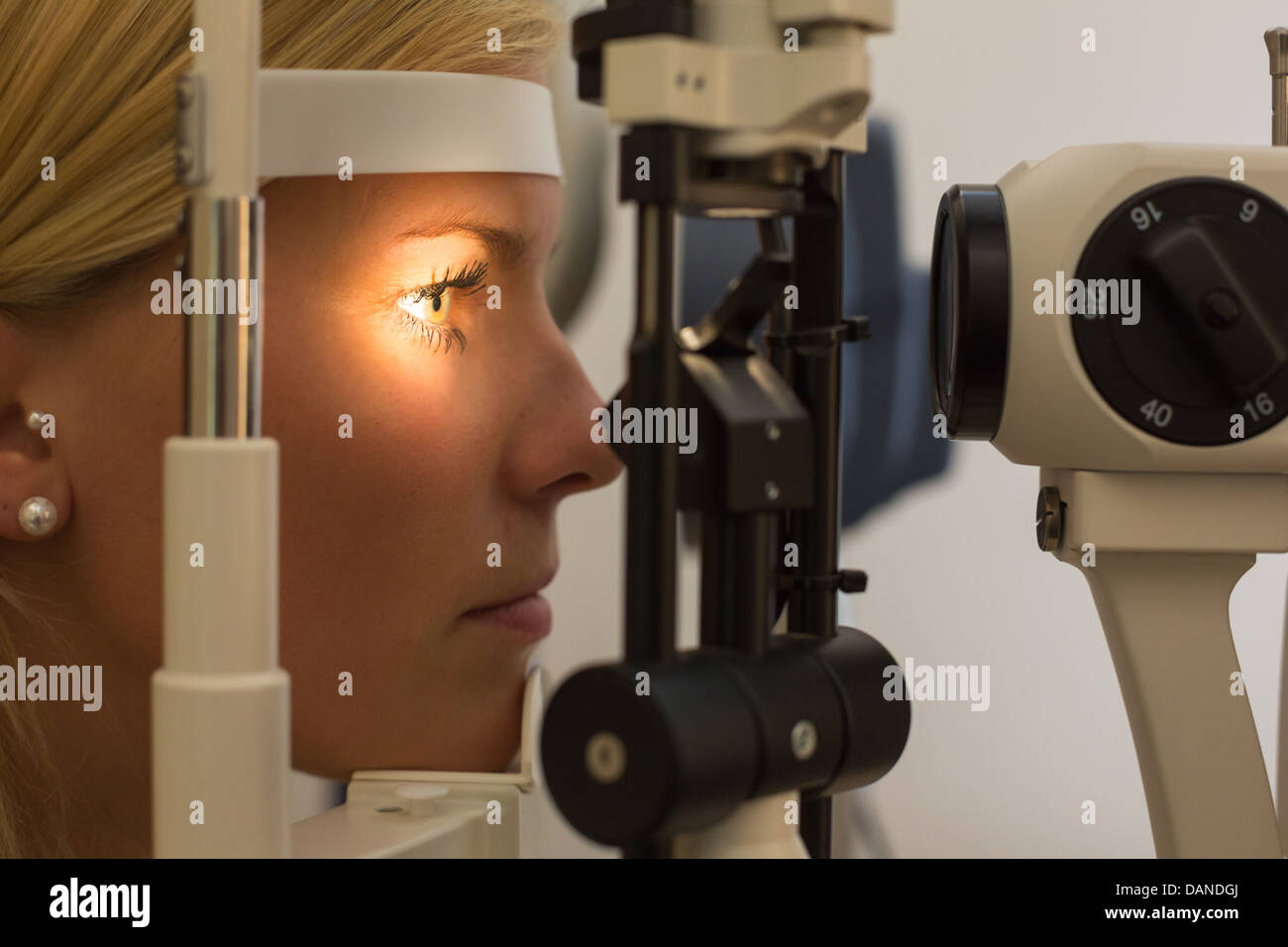 Slit lamp hi-res stock photography and images - Alamy