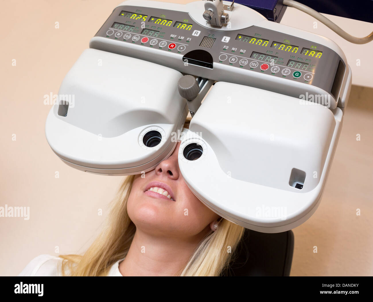 Phoropter test hi-res stock photography and images - Alamy