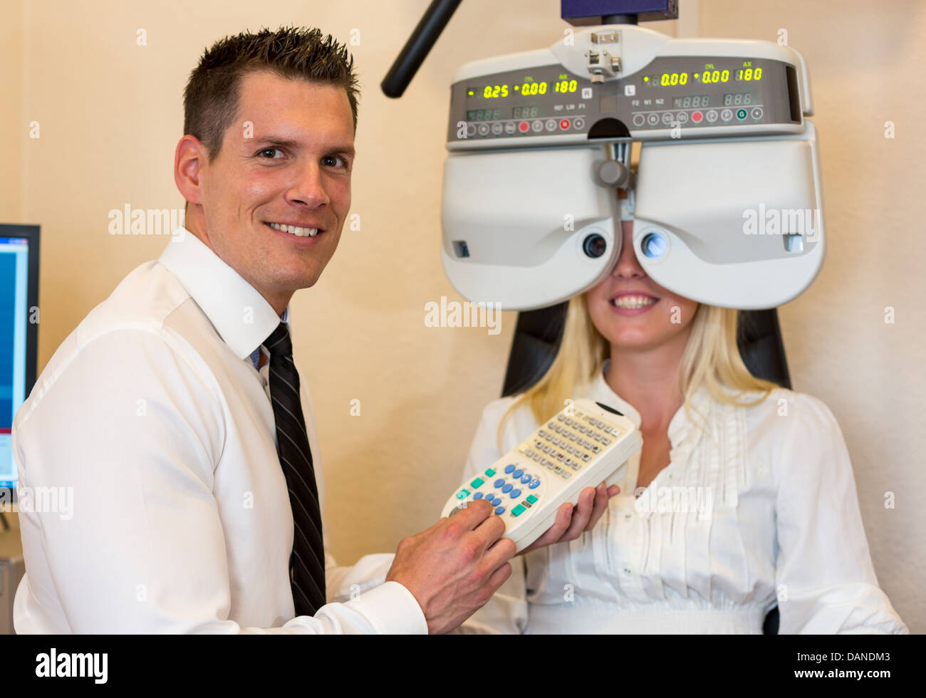 Optometrist hi-res stock photography and images - Alamy