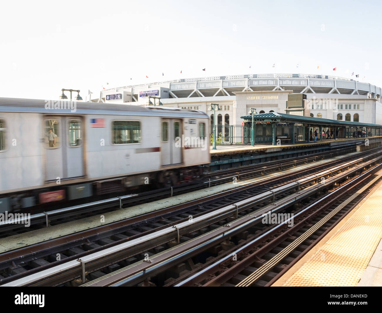 #4 Subway Platform, passenger train and Tracks at Yankee Stadium, The ...
