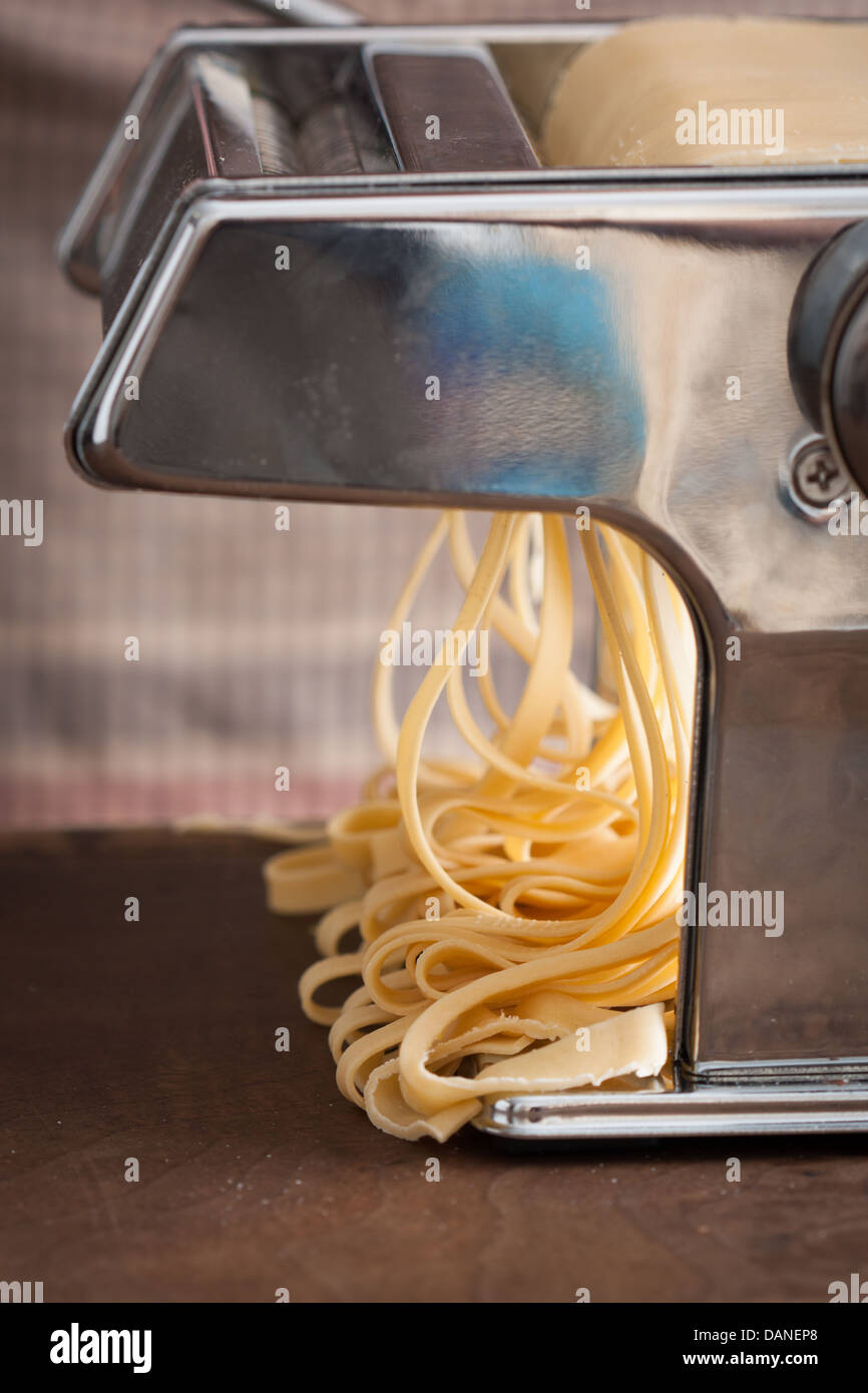 Making tagliatelle with a traditional pasta machine Stock Photo - Alamy