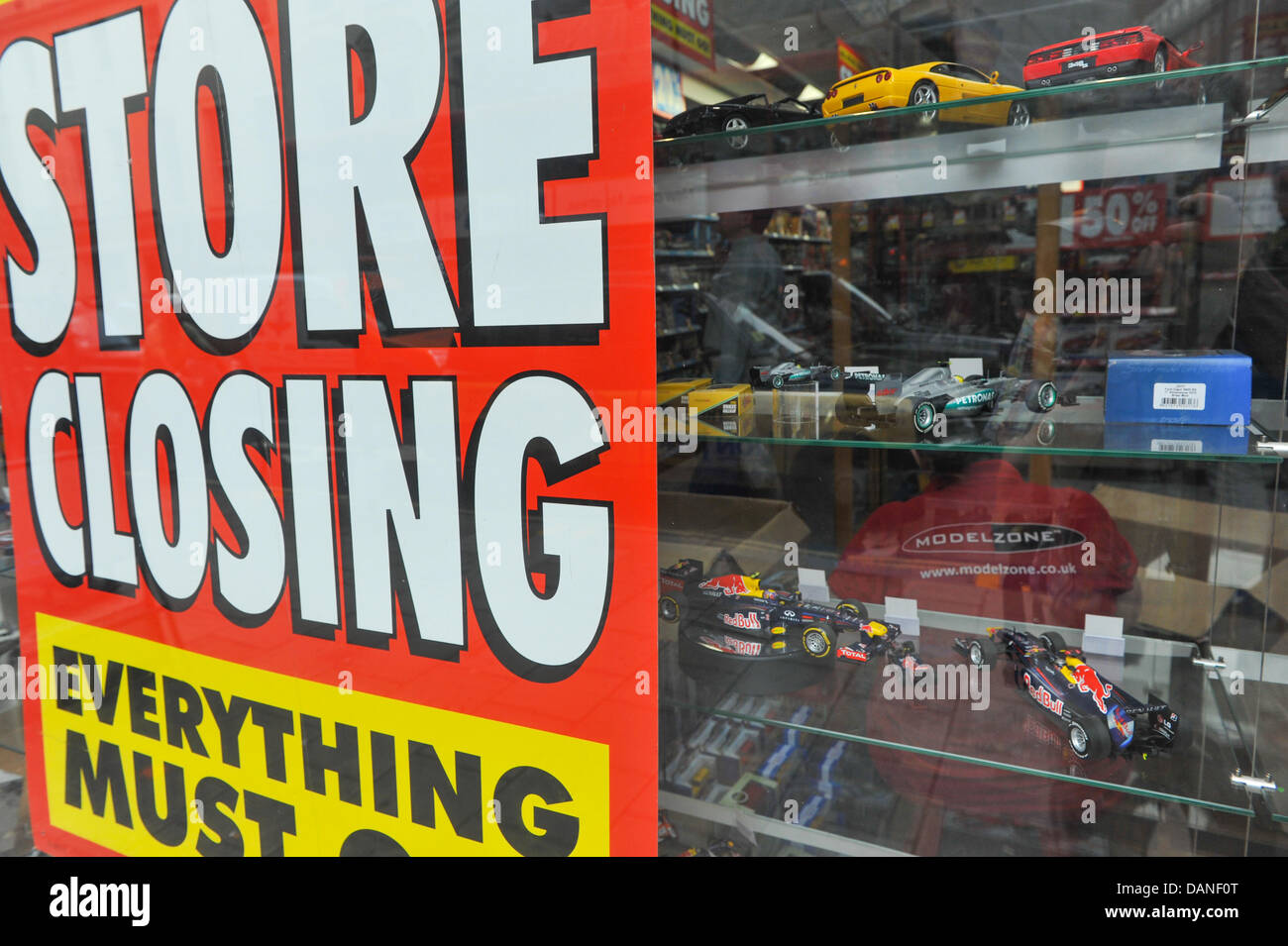 Models oxford street hi-res stock photography and images - Alamy