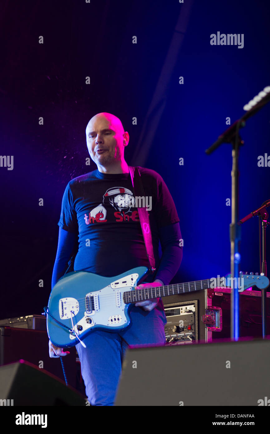 Billy lead singer smashing pumpkins hi-res stock photography and images ...
