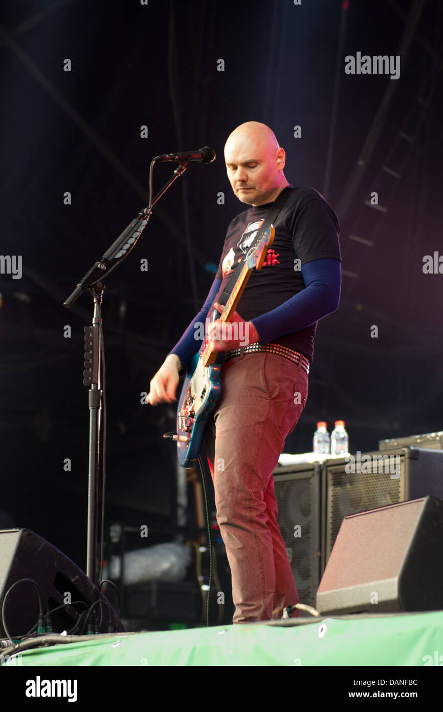 Billy lead singer smashing pumpkins hi-res stock photography and images ...