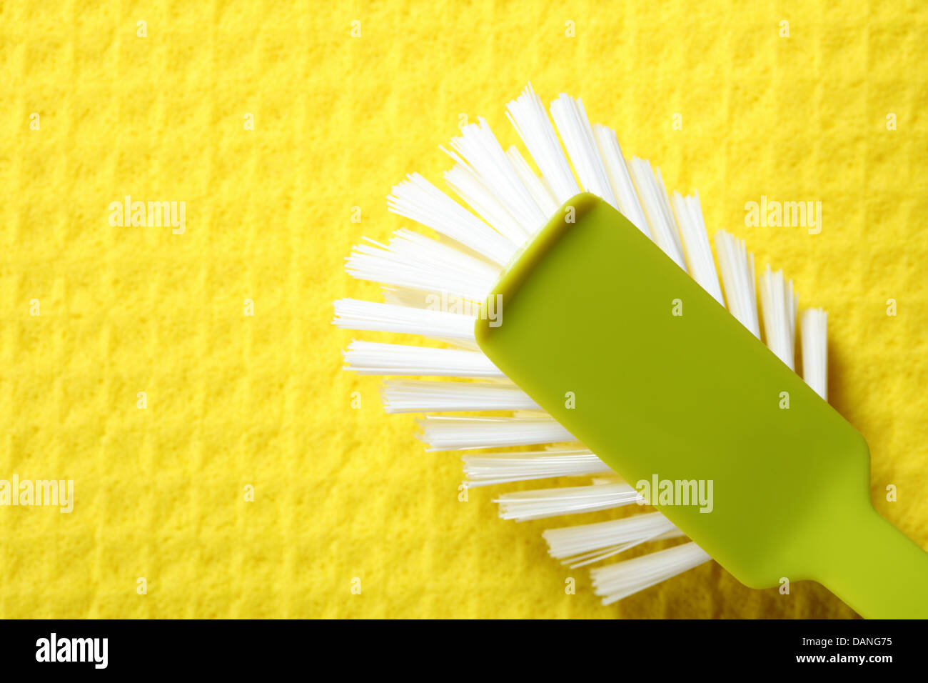 Yellow cleaning sponge foam hi-res stock photography and images - Alamy