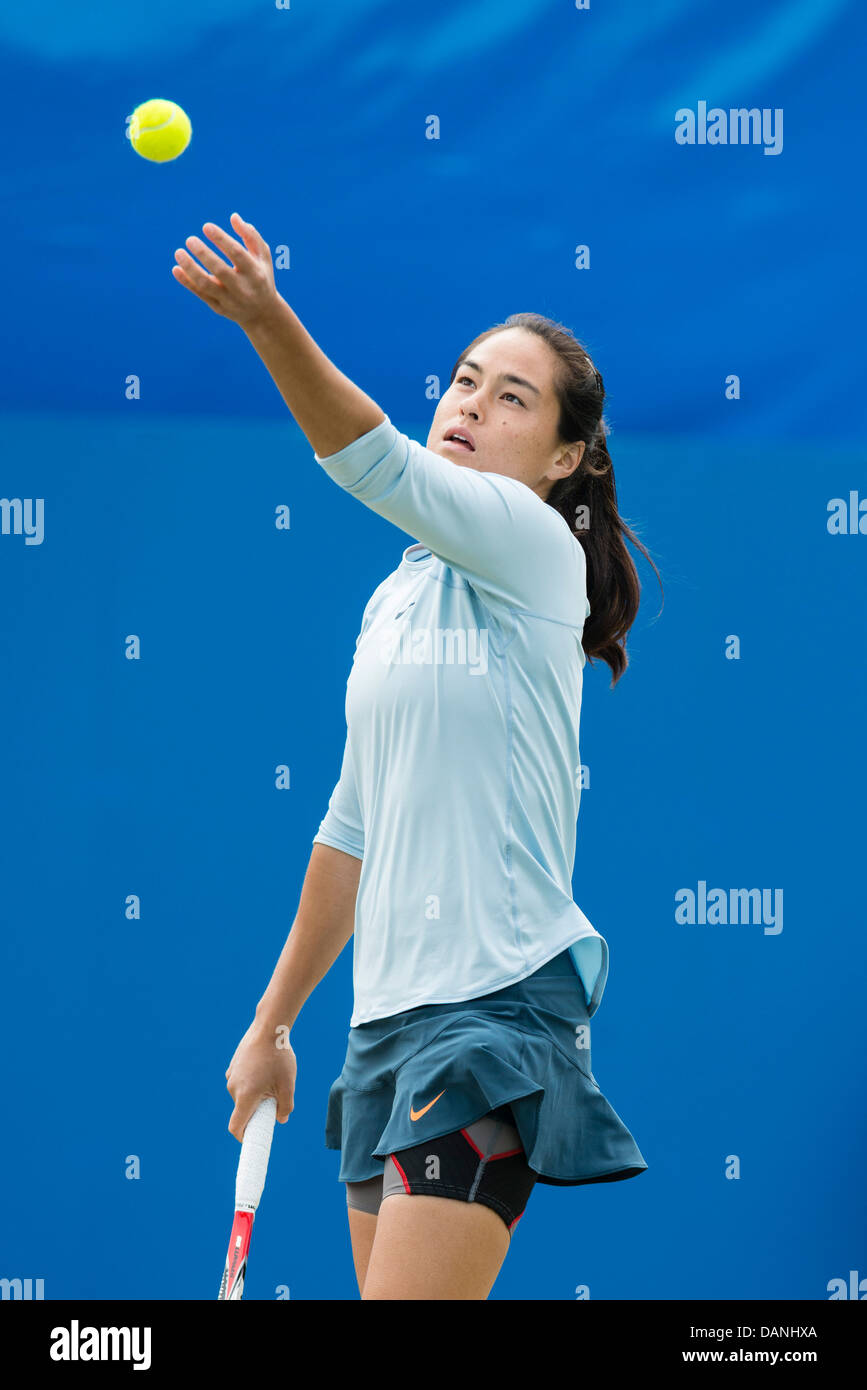 Jamie Hampton of USA in action serving Stock Photo - Alamy