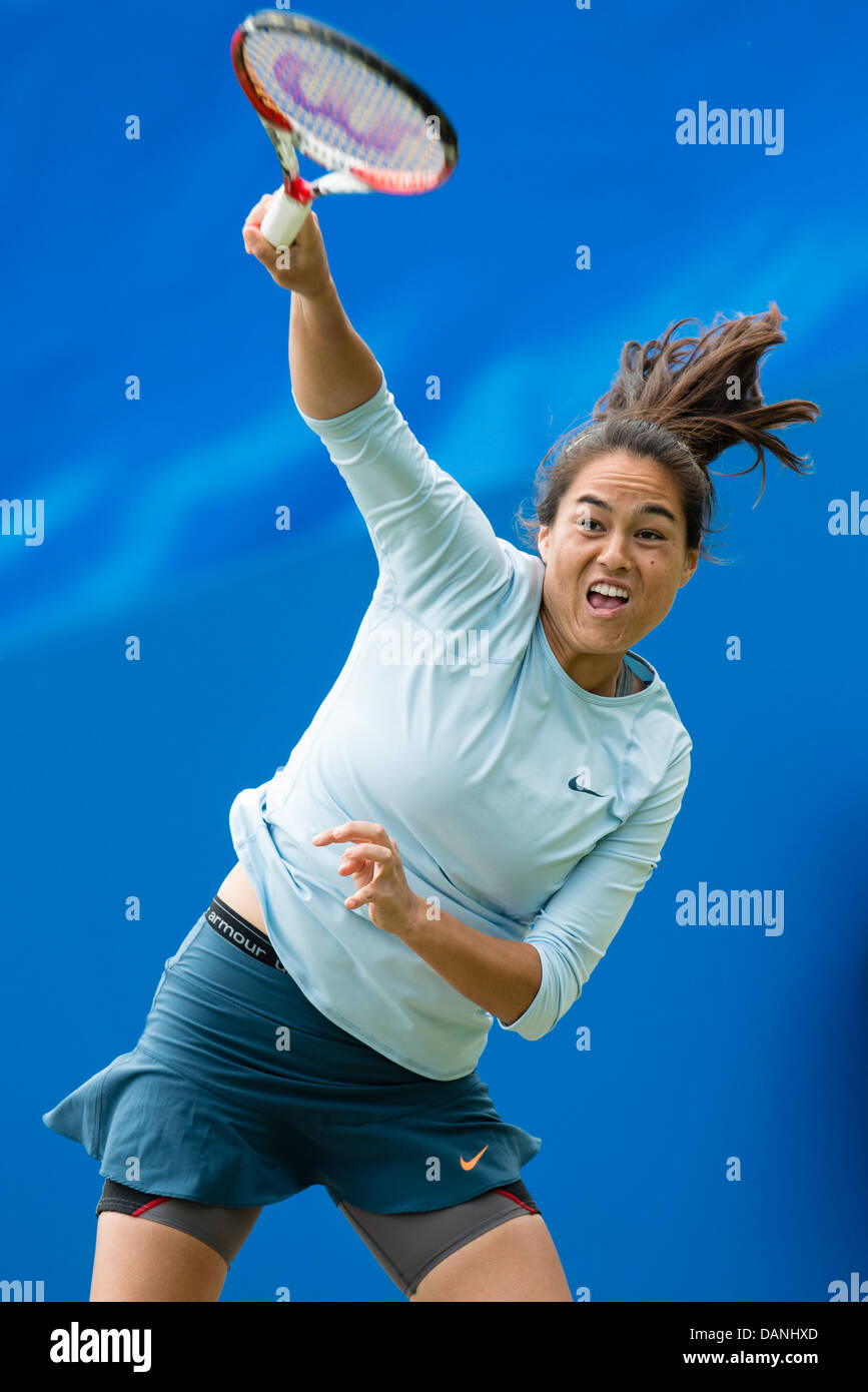 Jamie Hampton of USA in action serving Stock Photo - Alamy