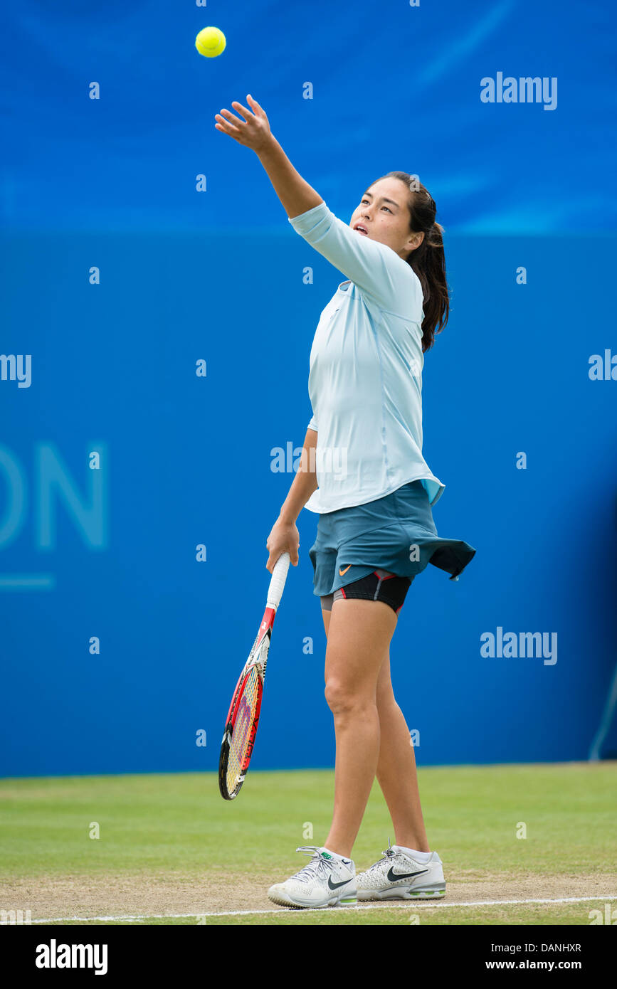 Jamie Hampton of USA in action serving Stock Photo - Alamy