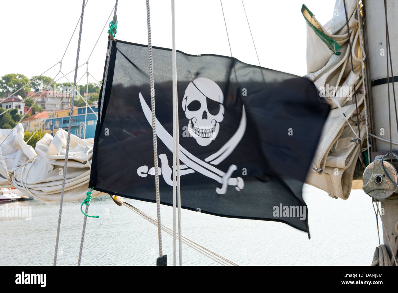 Flag of a Pirate skull and crossbones Stock Photo - Alamy