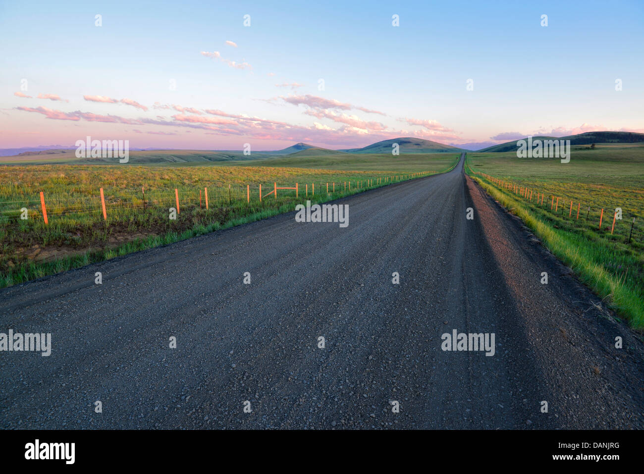 Gravel road on the Zumwalt Prairie in Northeast Oregon Stock Photo - Alamy